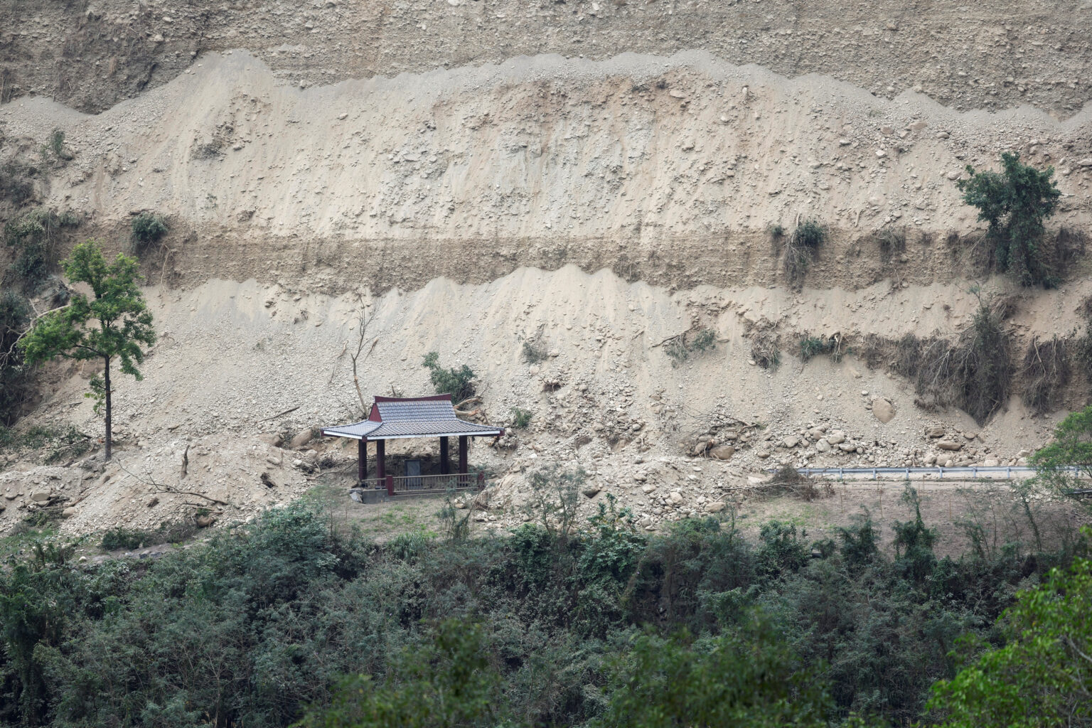 Taiwan earthquake news rescue hualien taipei Taroko Gorge park